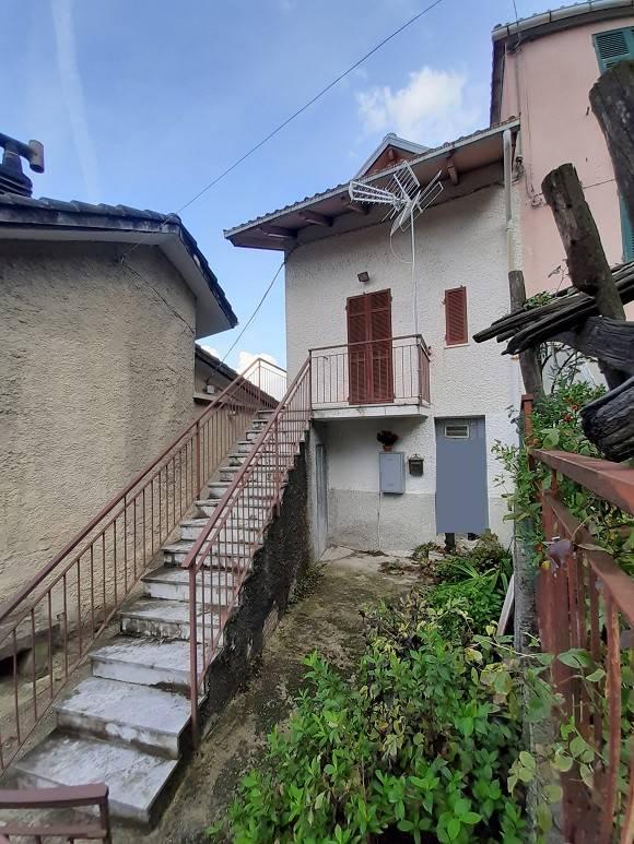 Casa indipendente in vendita a Lumarzo