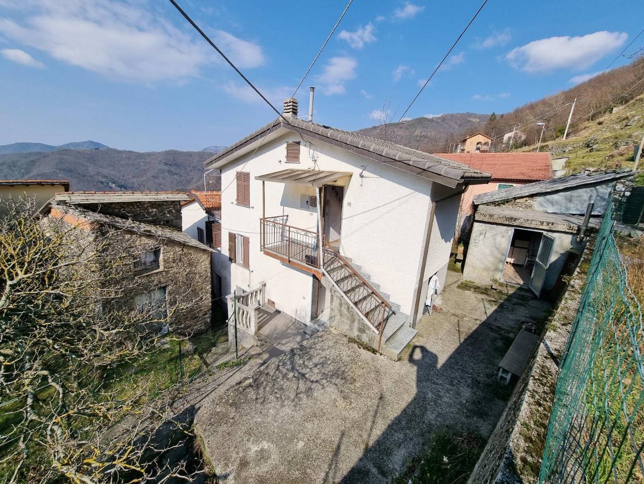 Villa in vendita a Neirone