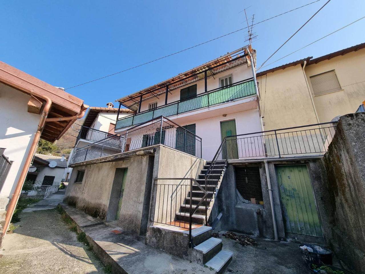 Villa in vendita a Neirone