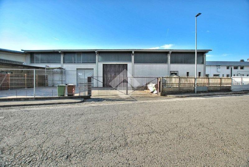 Capannone in affitto a Cavaglia'