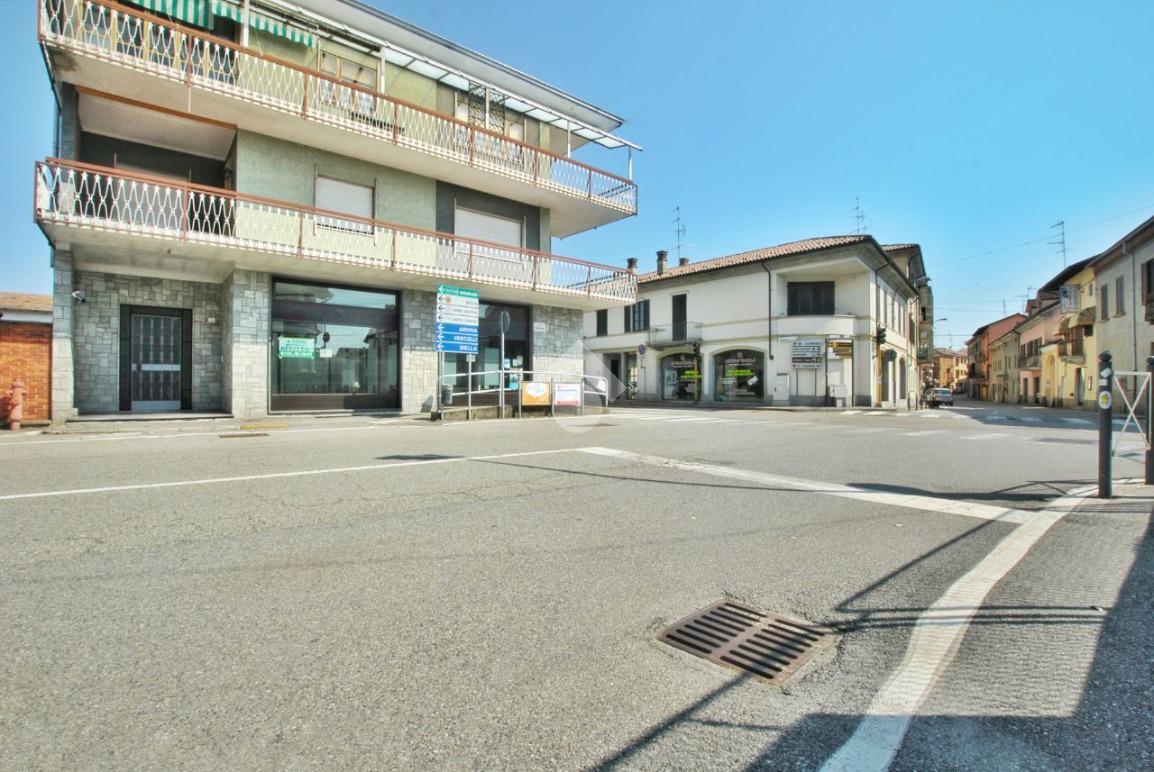 Negozio in affitto a Santhia'