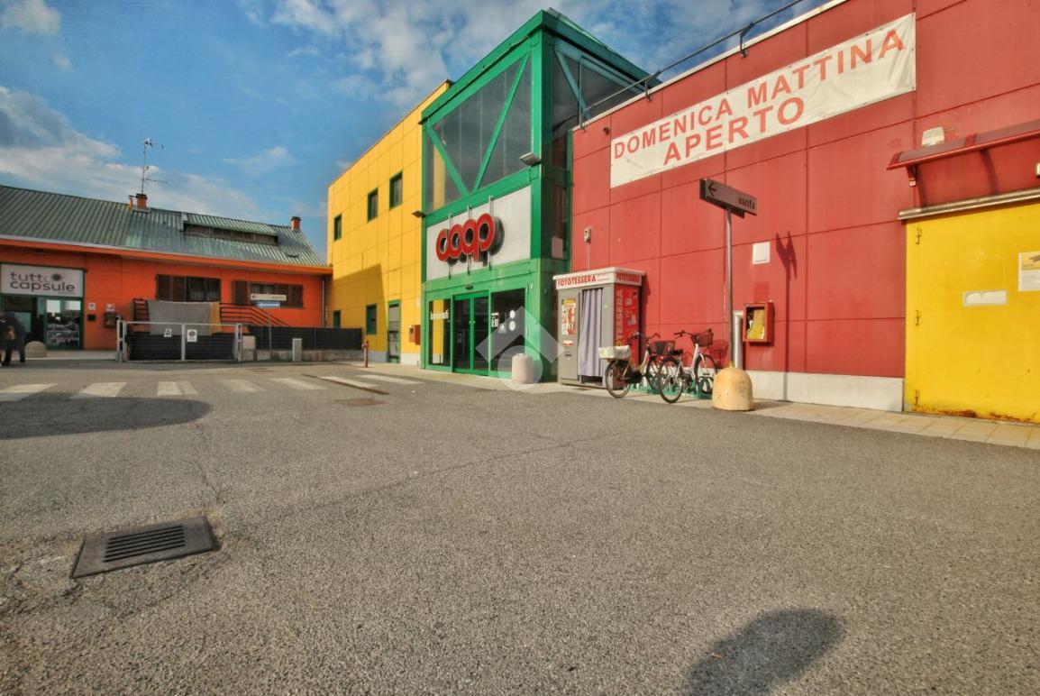 Negozio in affitto a Santhia'