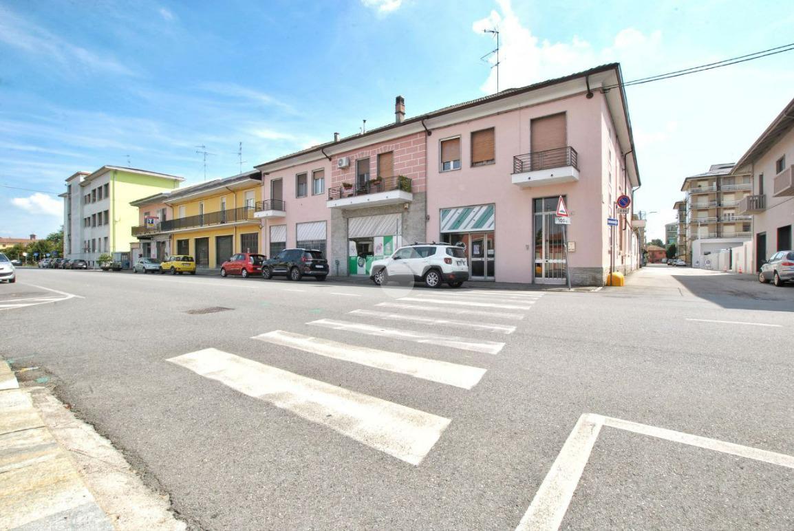 Negozio in affitto a Santhia'