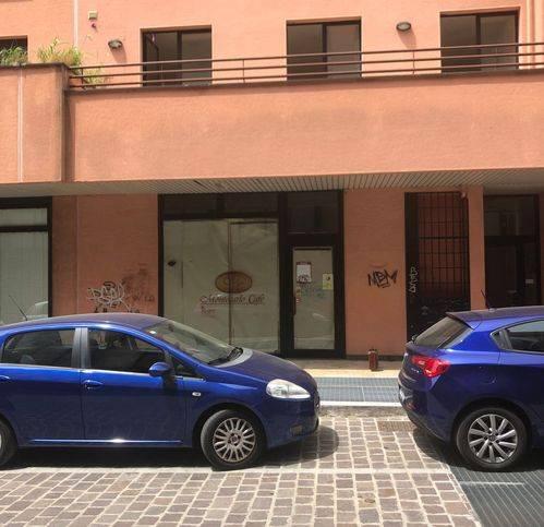 Locale commerciale in vendita a Saronno