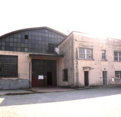 Capannone in vendita a Solbiate Arno