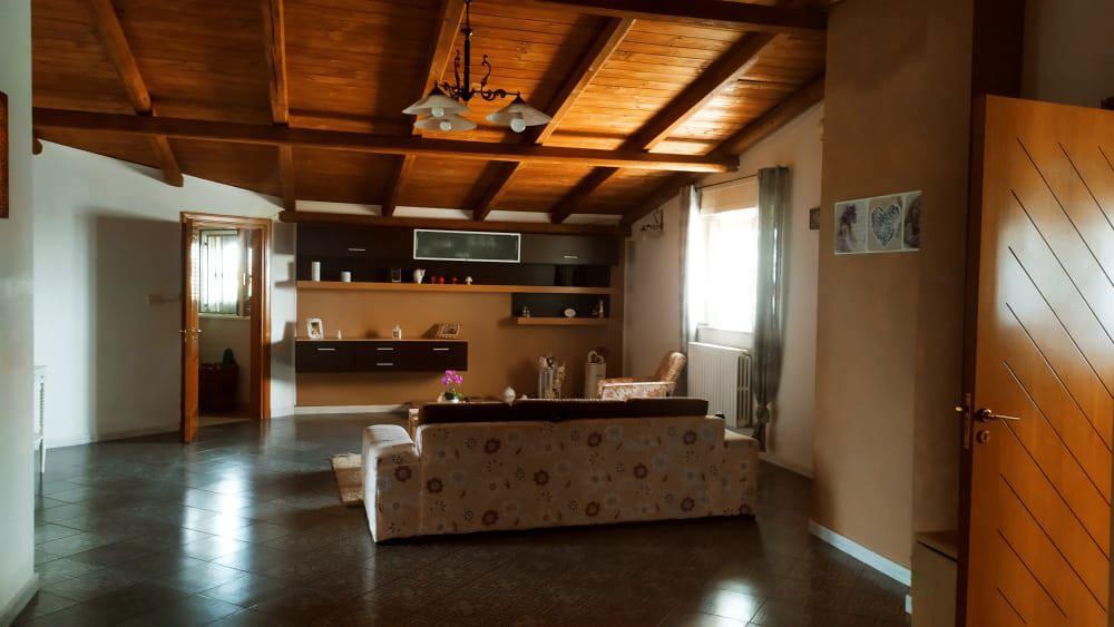 Palazzina commerciale in vendita a Sava