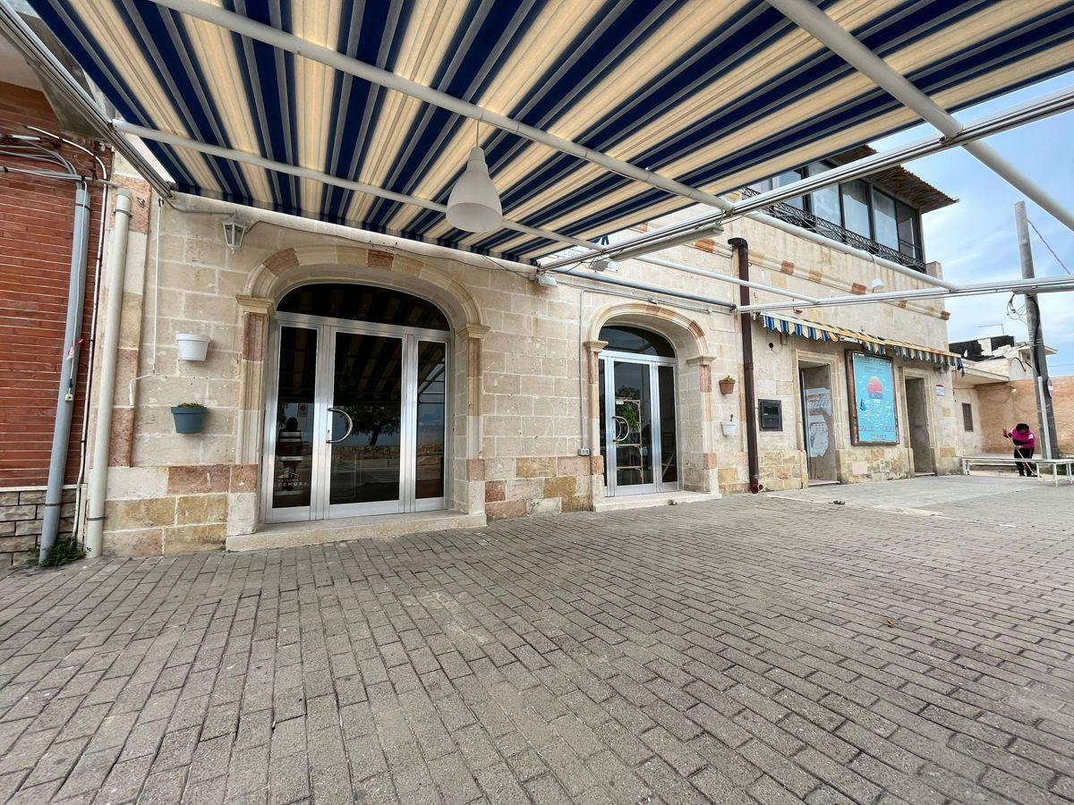 Palazzina commerciale in vendita a Torricella