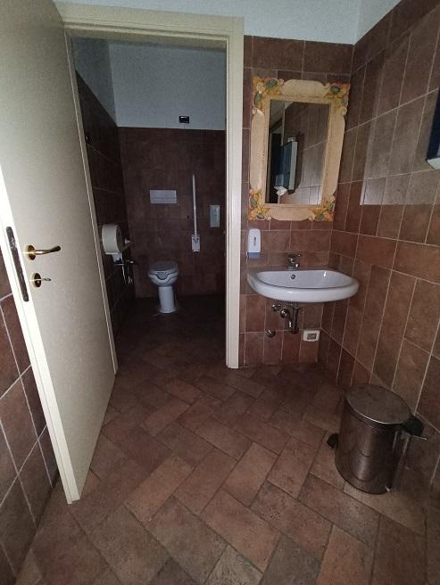 Negozio in vendita a Zandobbio