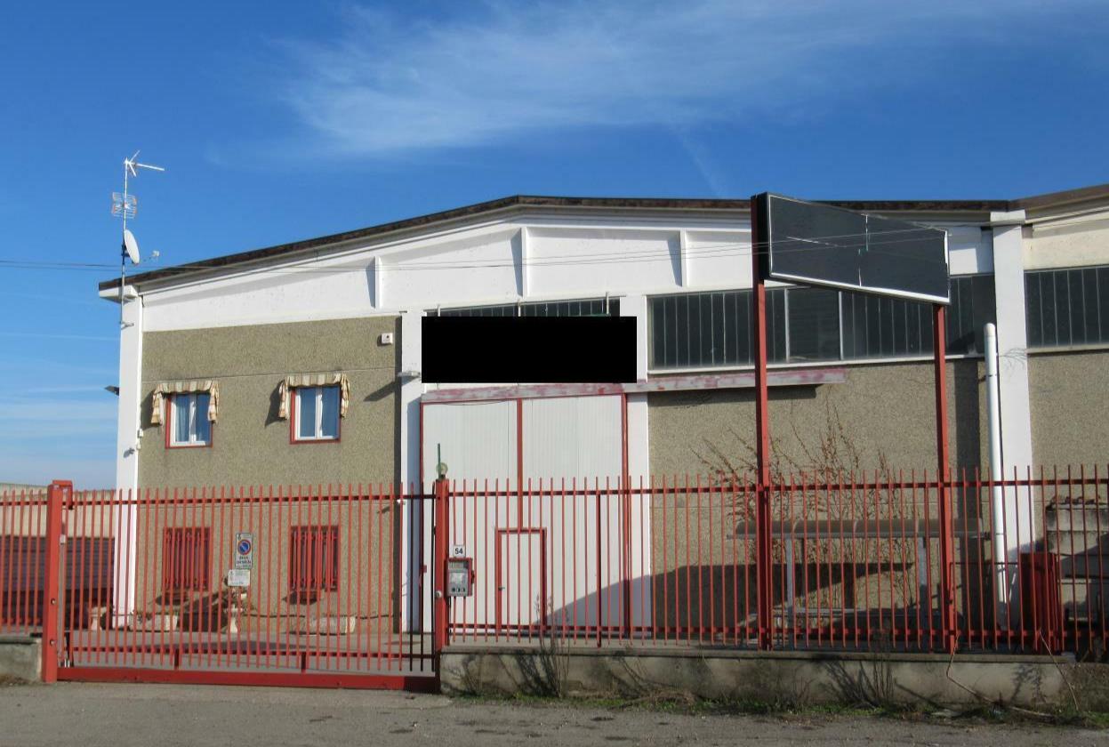 Capannone in vendita a Voghera