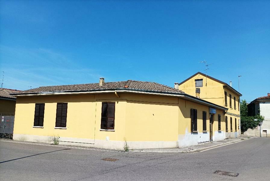 Negozio in vendita a Brembio