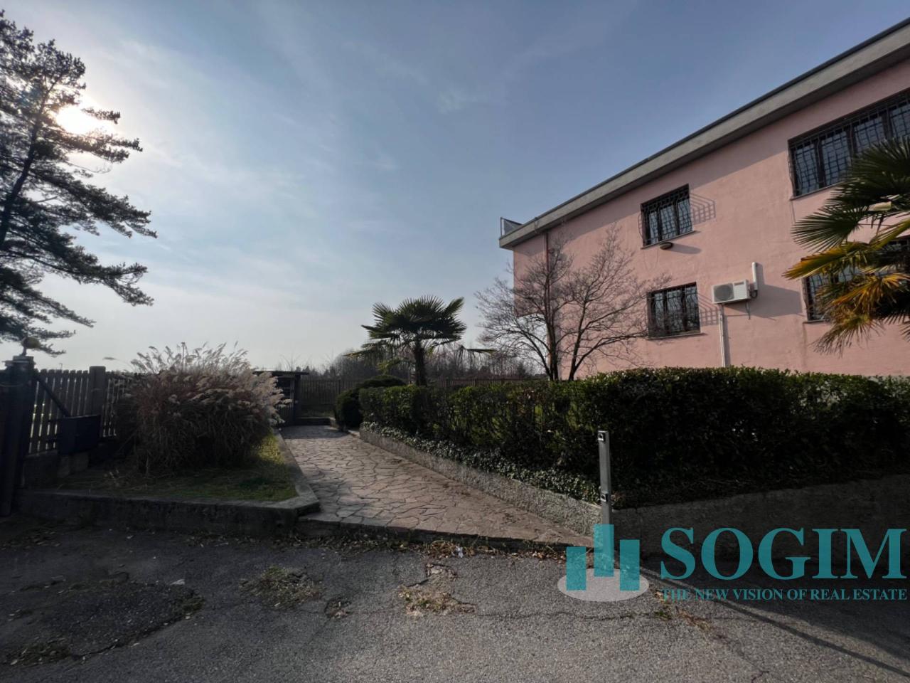 Ufficio in affitto a Vertemate Con Minoprio