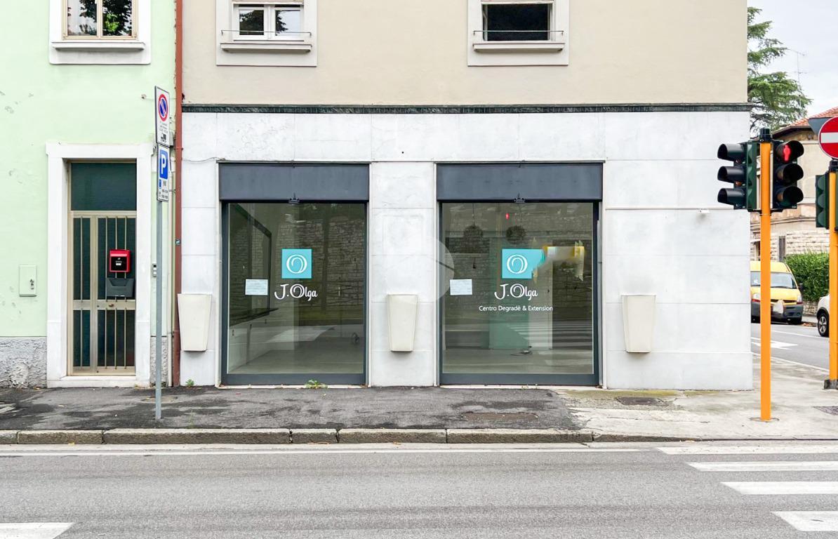 Negozio in affitto a Brescia