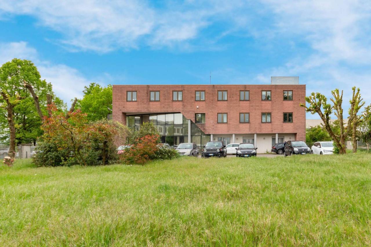 Capannone in vendita a Voghera