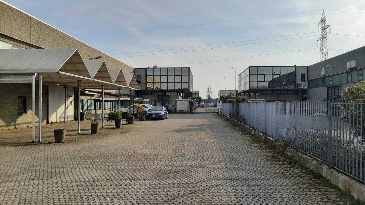 Capannone in affitto a Assago