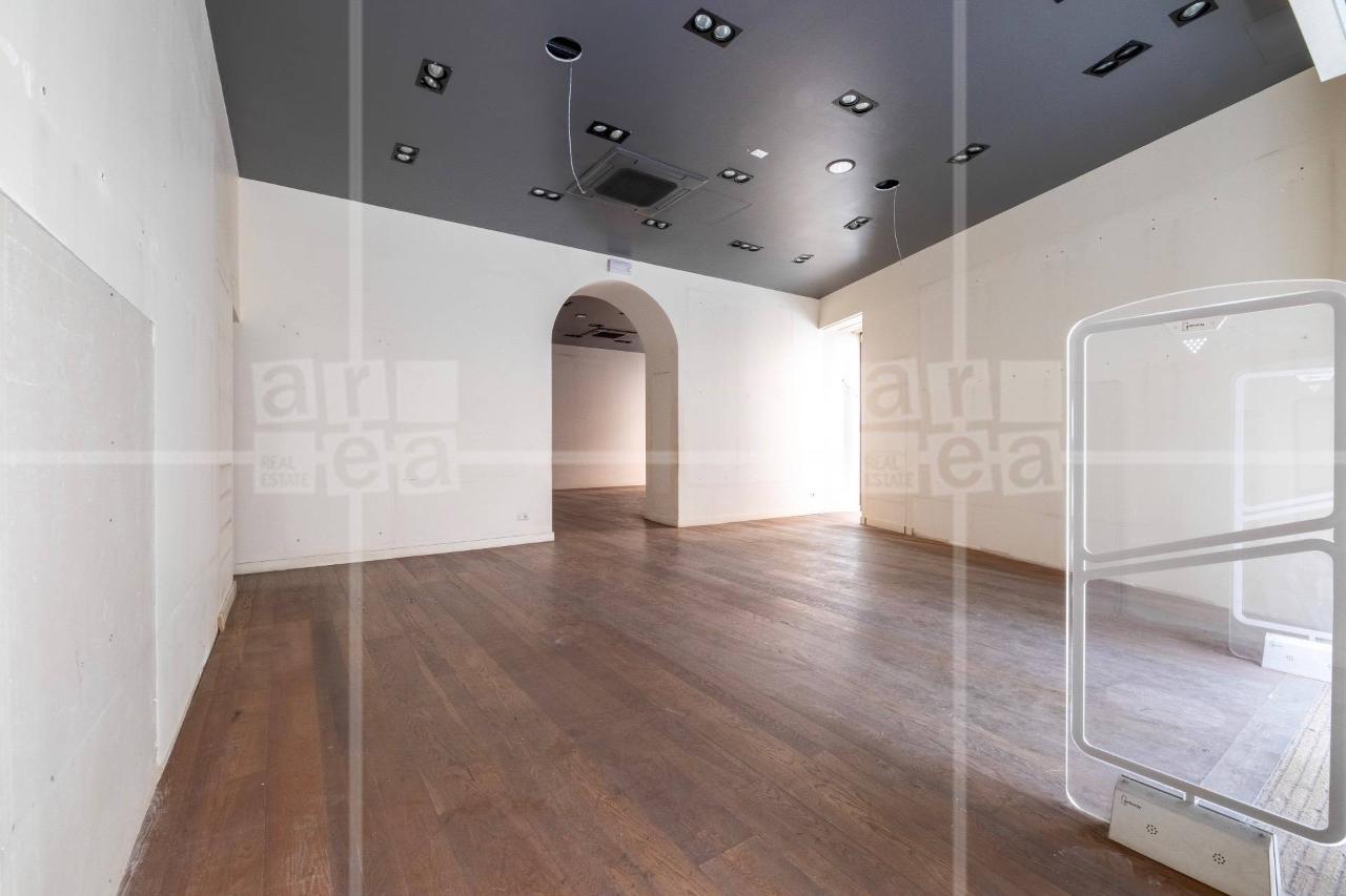 Esercizio commerciale in affitto a Roma