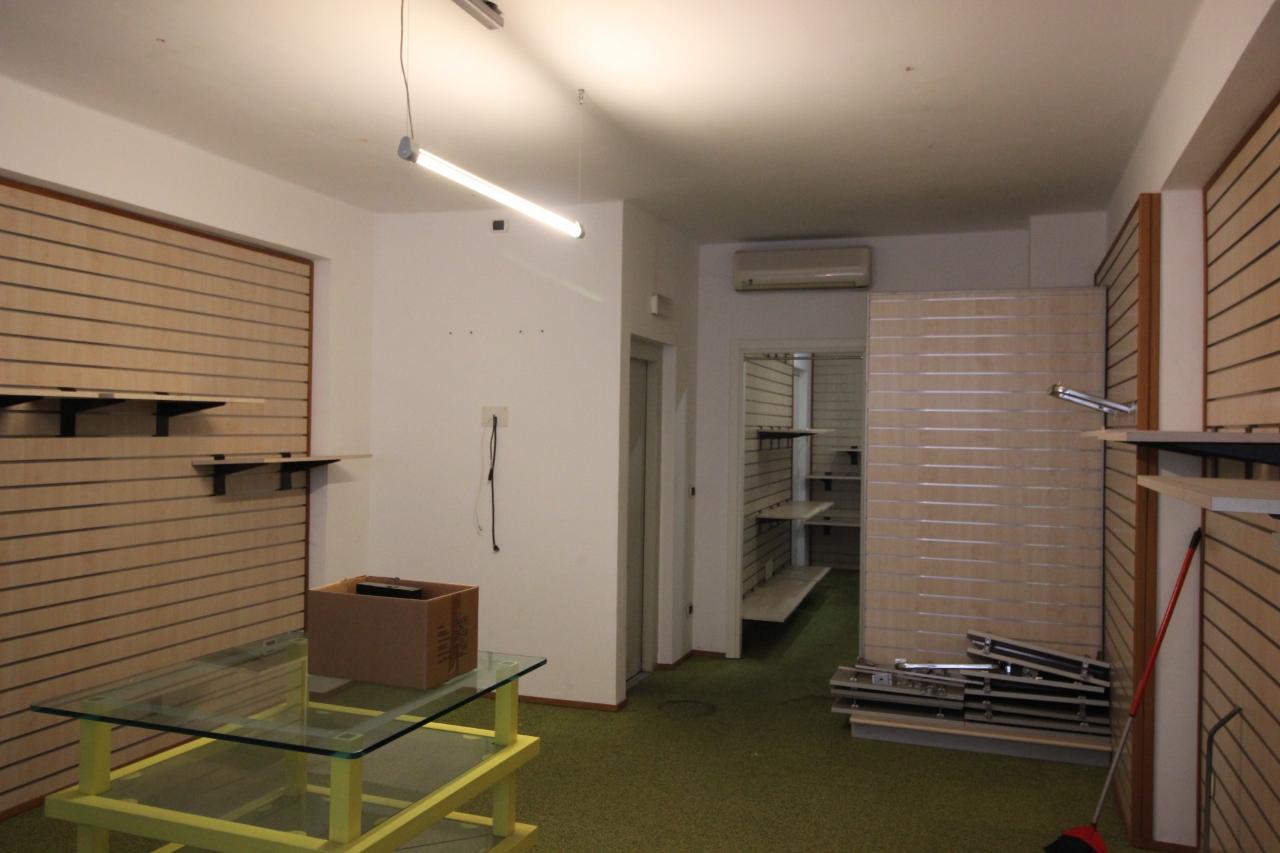 Negozio in vendita a Casale Monferrato