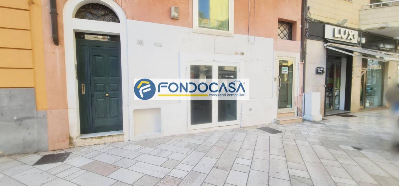 Esercizio commerciale in vendita a Brindisi