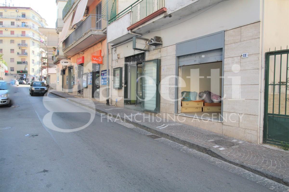 Negozio in affitto a Arzano