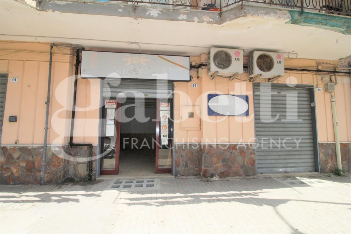 Negozio in affitto a Arzano