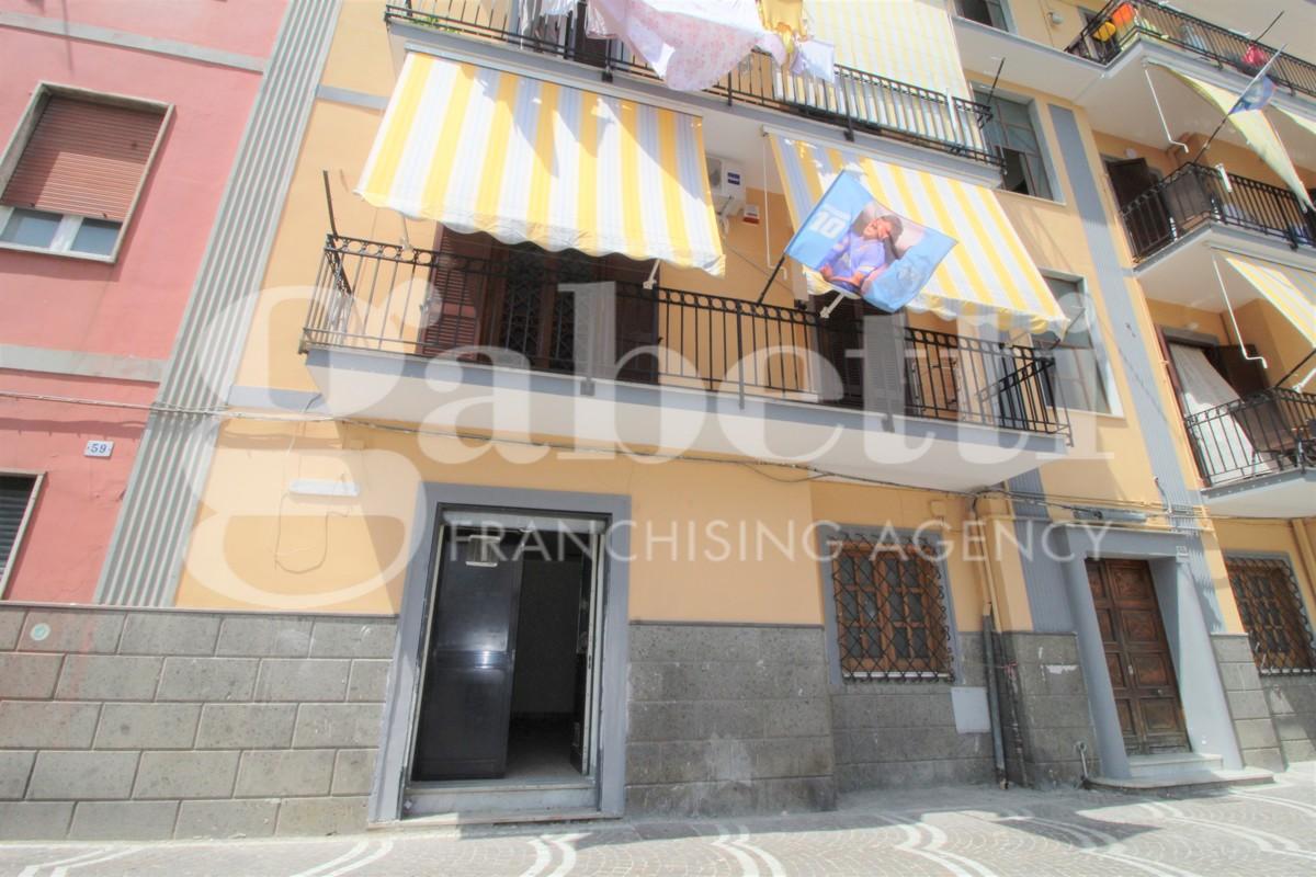 Negozio in affitto a Arzano