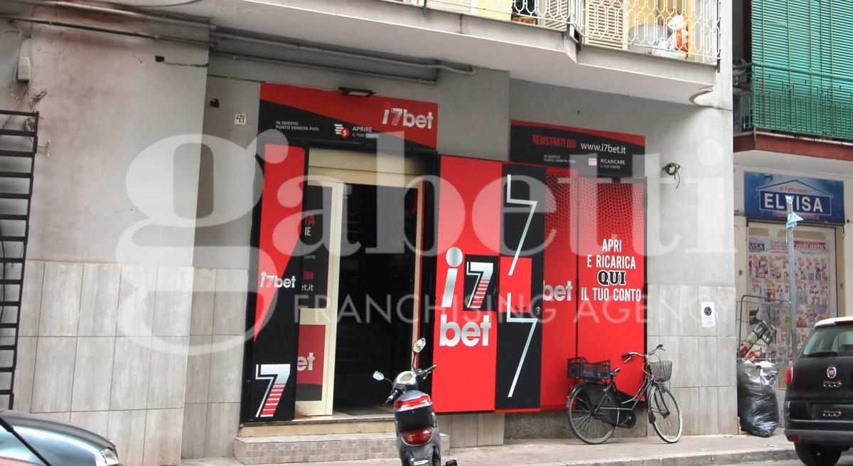 Negozio in vendita a Arzano