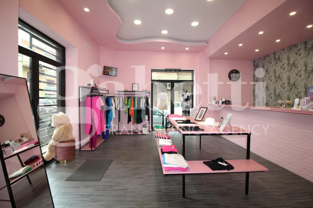 Negozio in vendita a Arzano