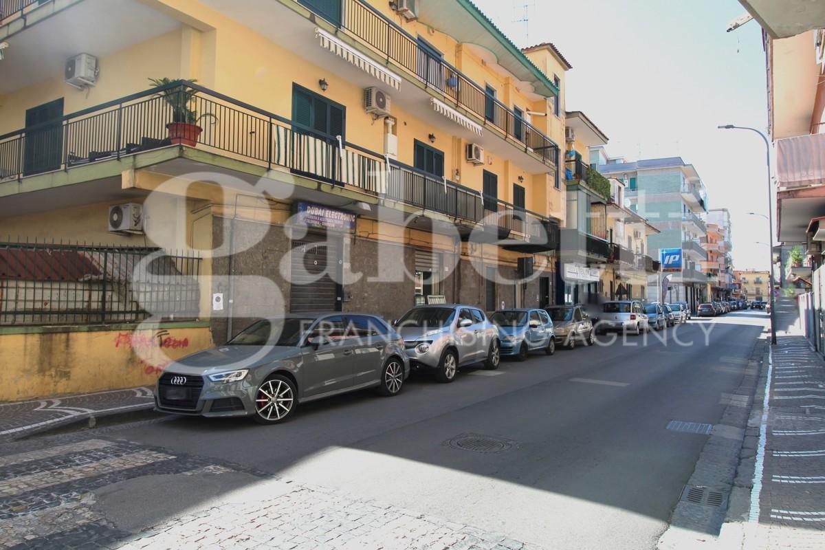 Negozio in affitto a Arzano