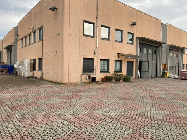 Capannone in affitto a Robbiate