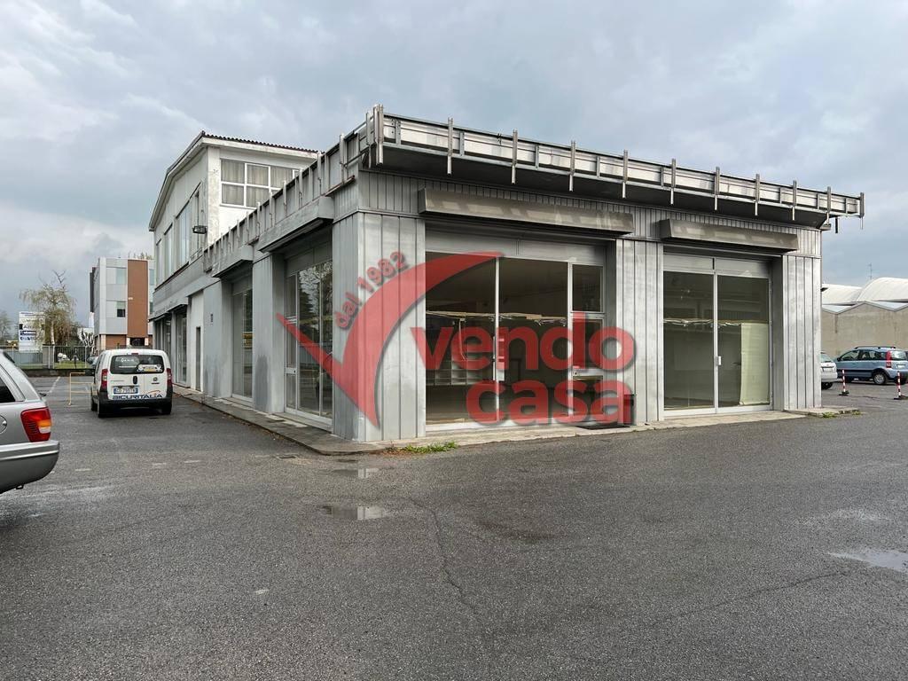 Locale commerciale in vendita a Cernusco Sul Naviglio