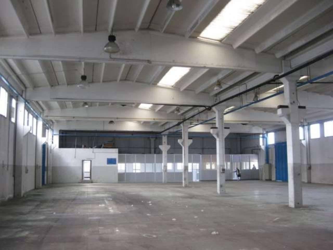 Capannone in vendita a Trezzano Rosa