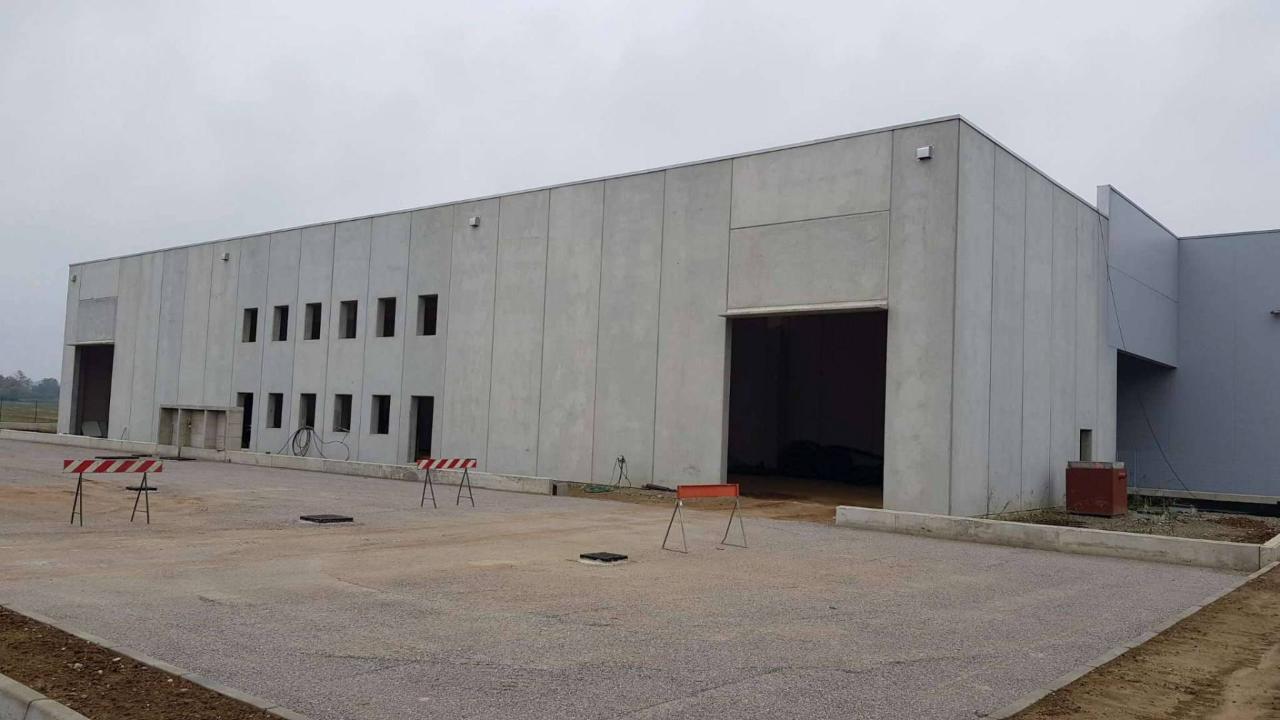 Capannone in vendita a Verderio