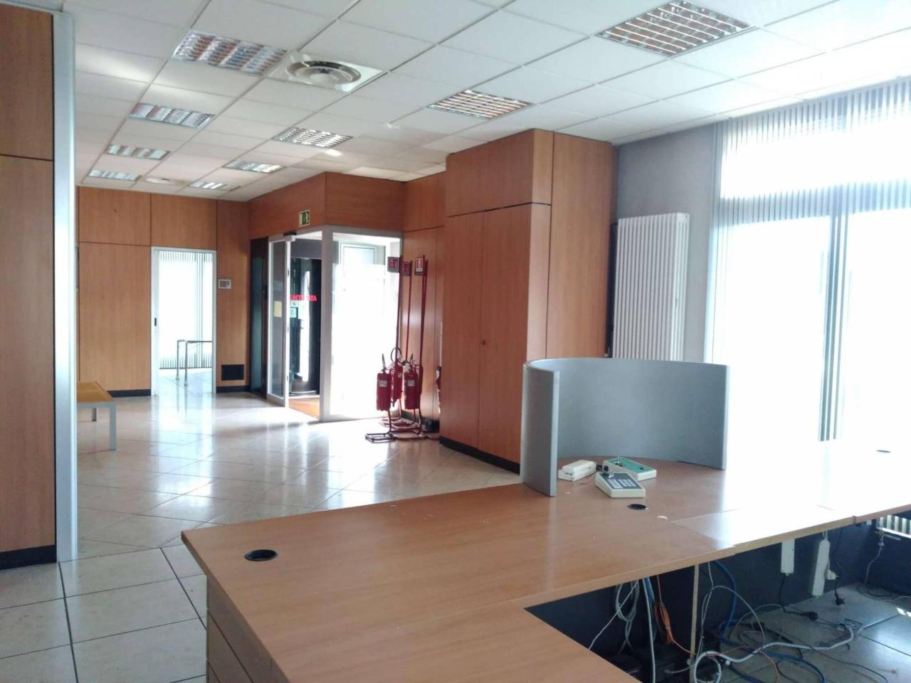 Locale commerciale in vendita a Correzzana