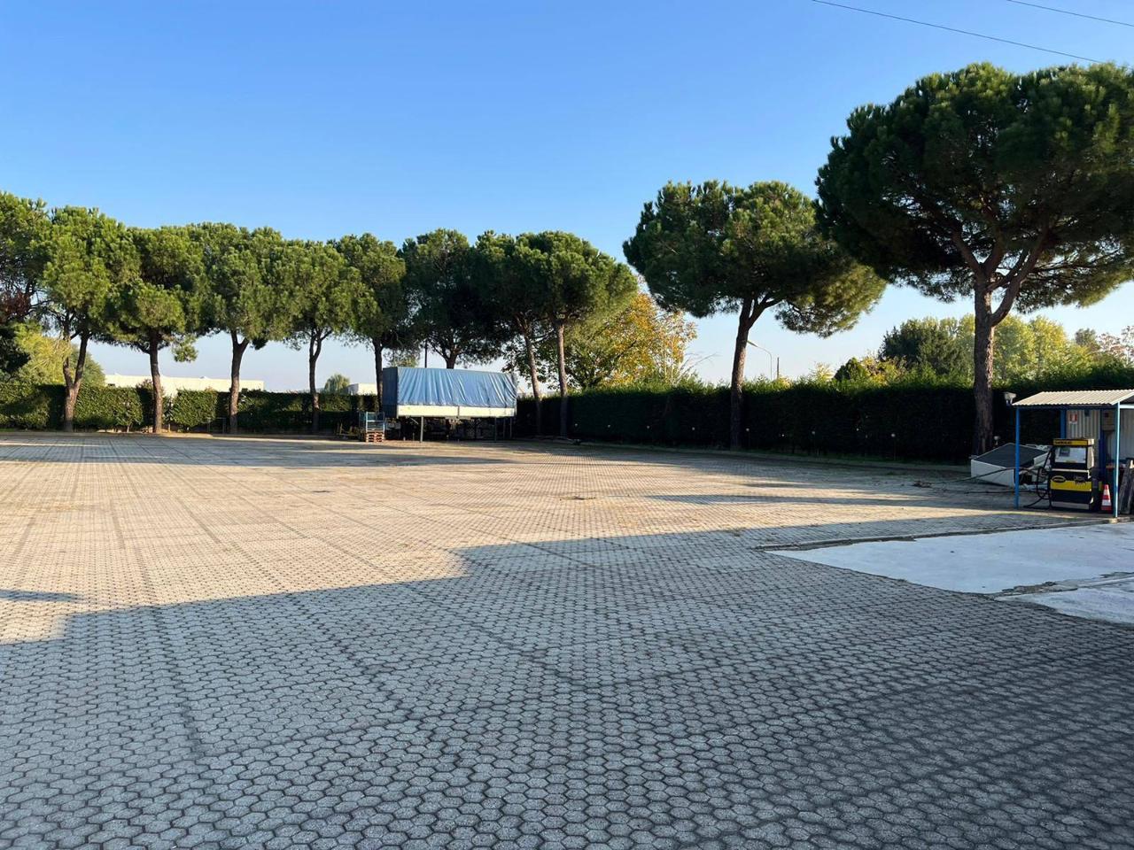 Capannone in vendita a Monza