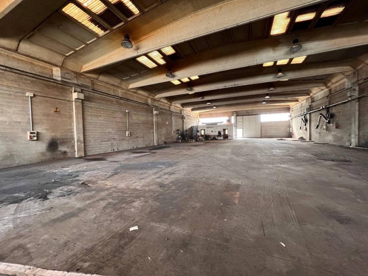 Capannone in vendita a Cornate D'Adda