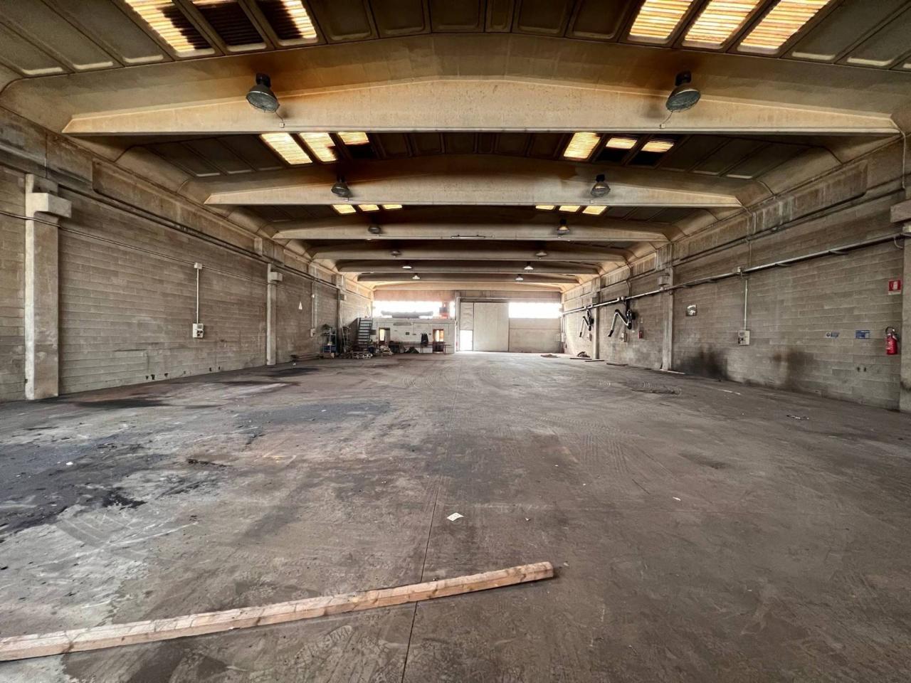 Capannone in affitto a Cornate D'Adda