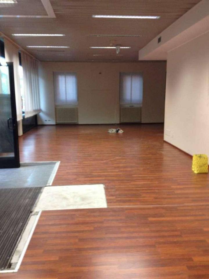 Locale commerciale in affitto a Vimercate
