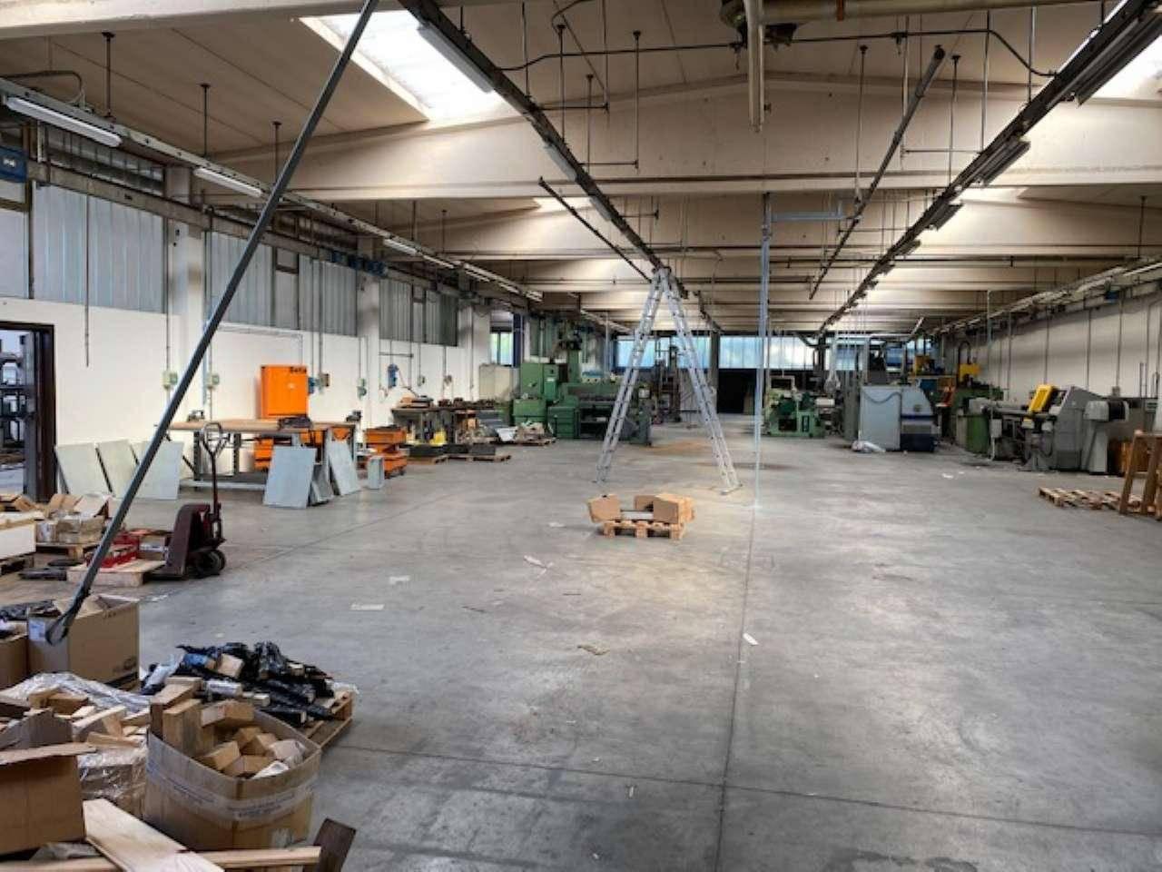 Capannone in vendita a Burago Di Molgora