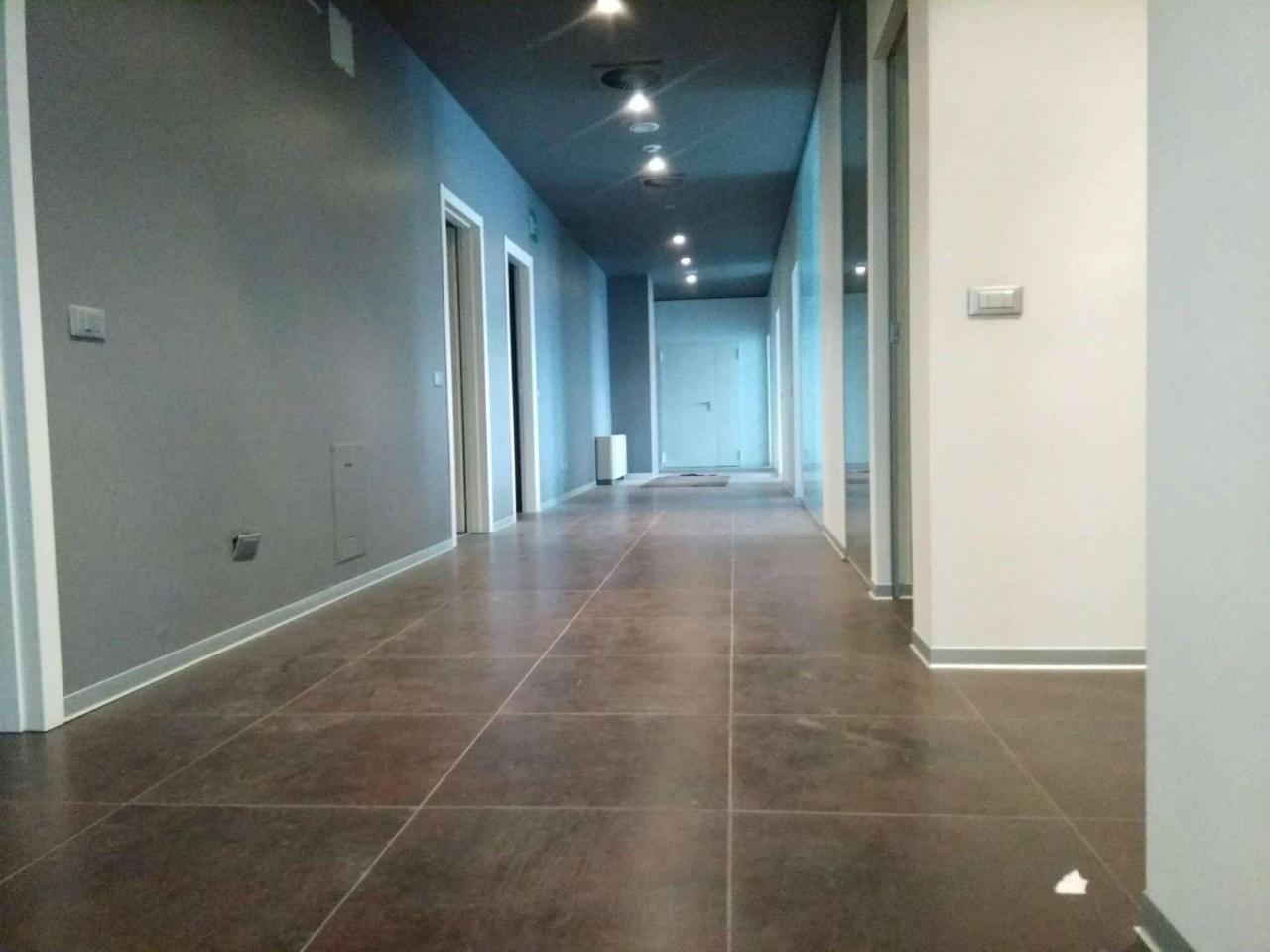 Ufficio in affitto a Vimercate