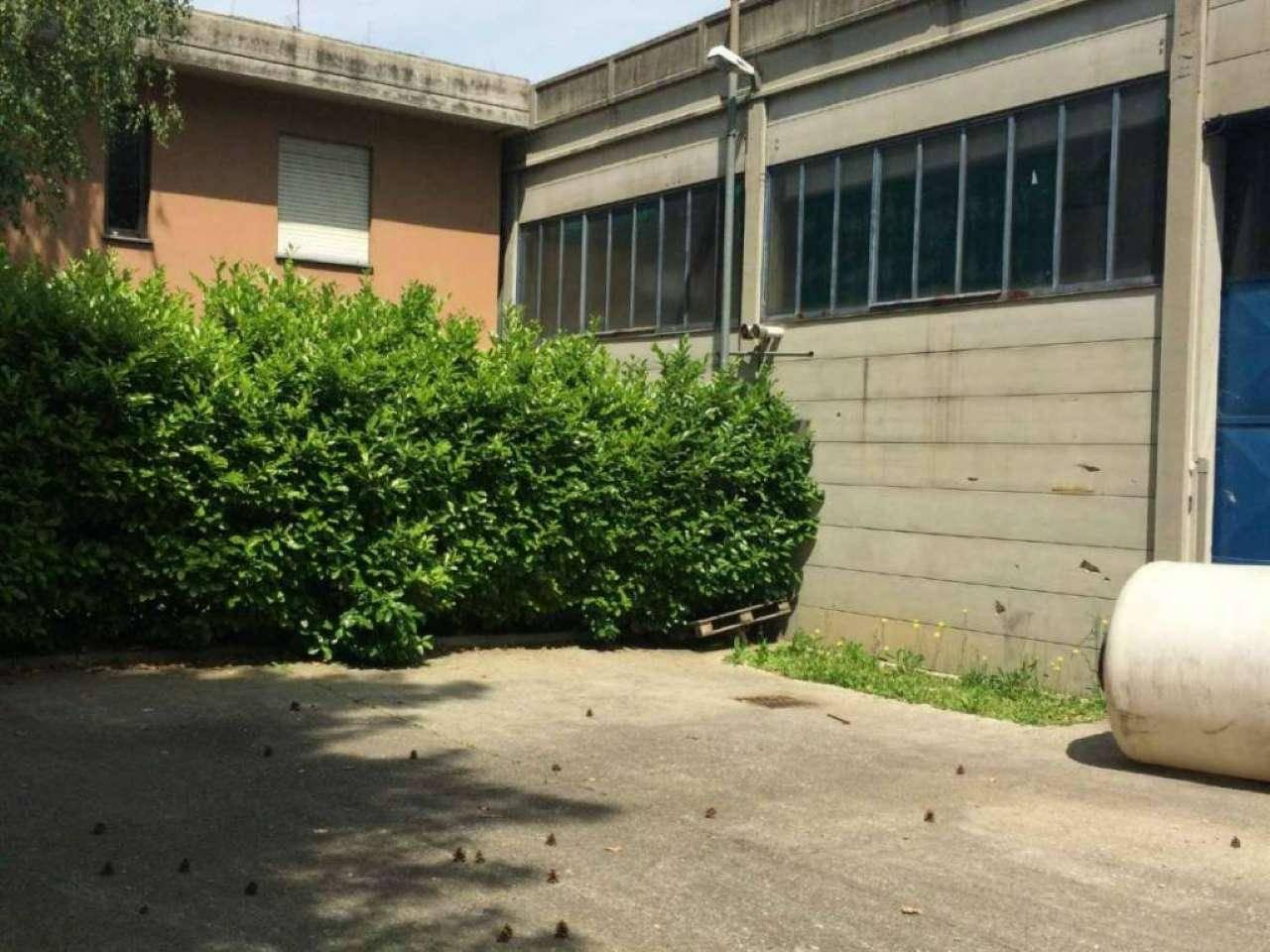 Capannone in vendita a Ronco Briantino