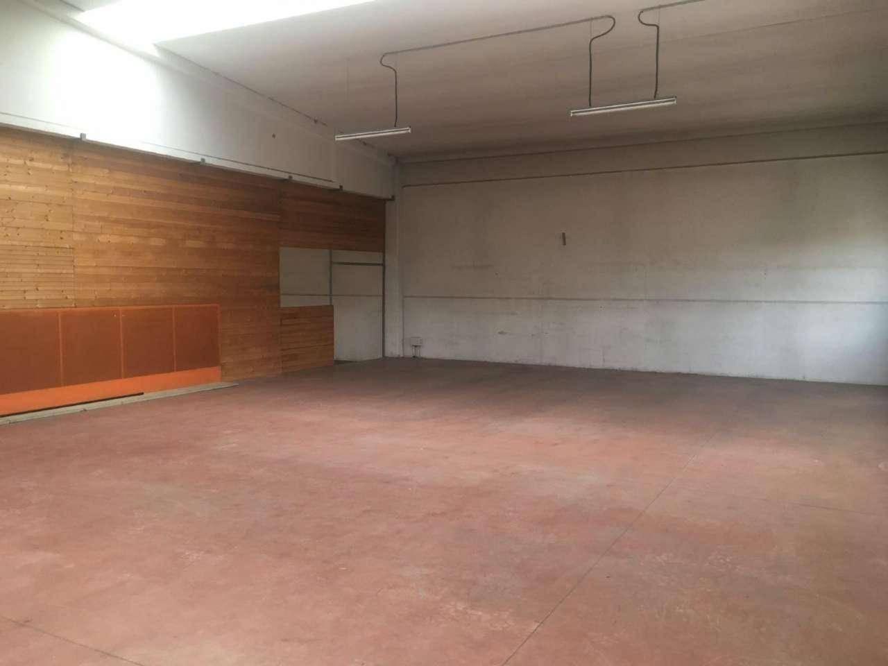 Capannone in vendita a Cavenago Di Brianza