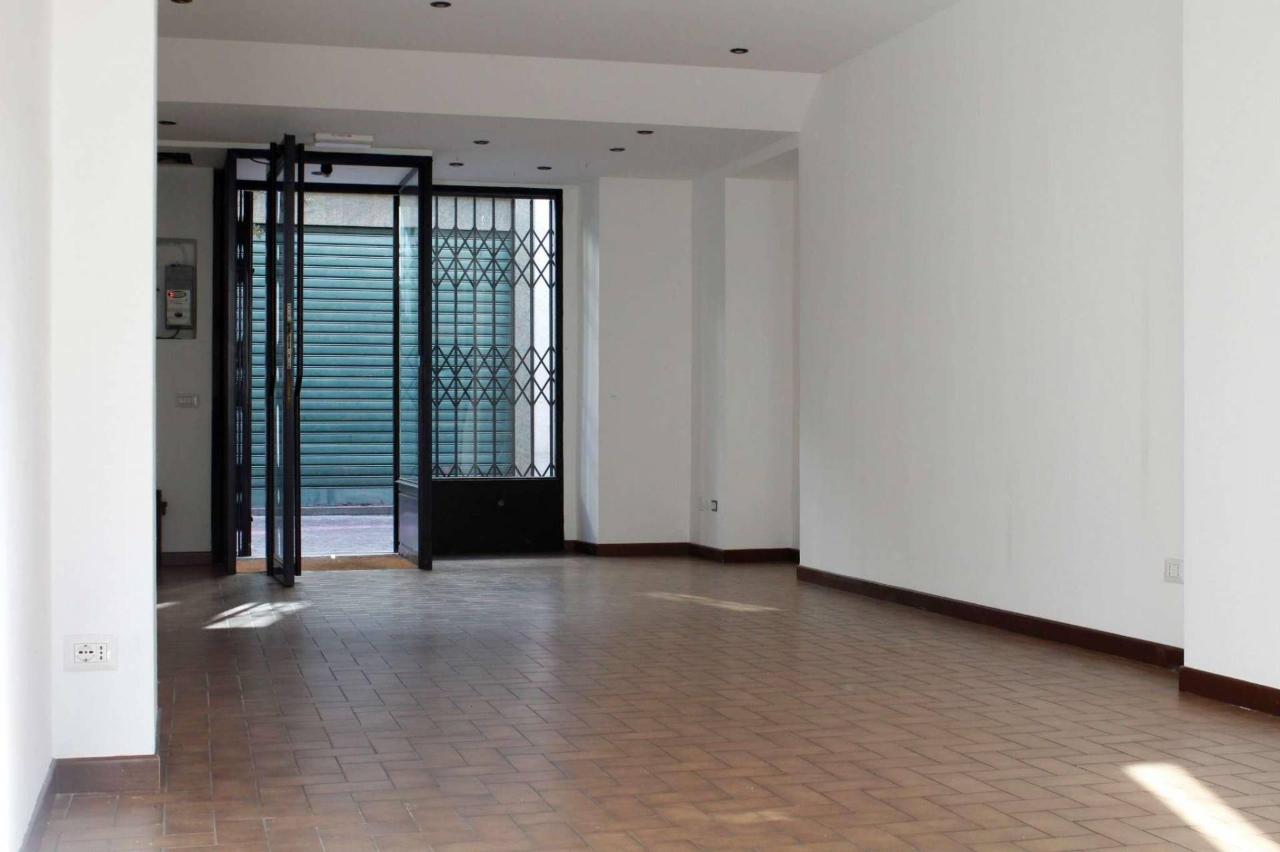 Locale commerciale in affitto a Vimercate