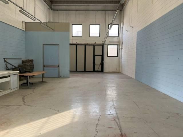 Capannone in affitto a Robbiate