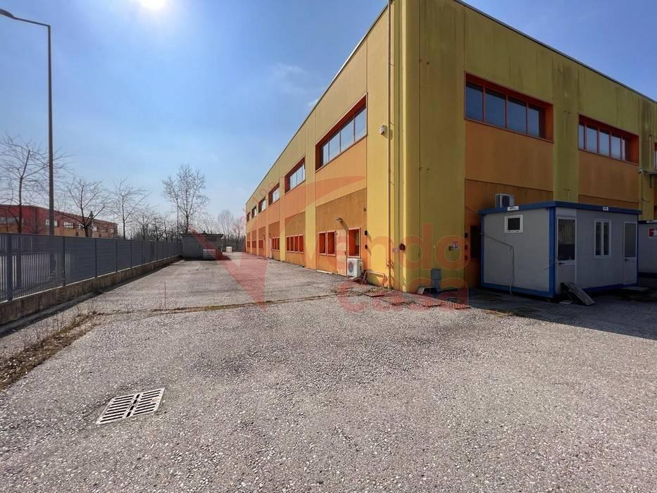 Capannone in affitto a Villasanta