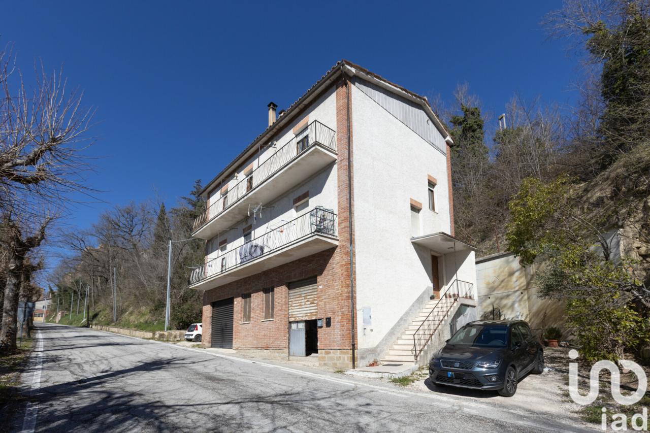 Palazzo in vendita a Gualdo