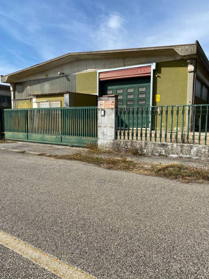 Capannone in vendita a Gualtieri