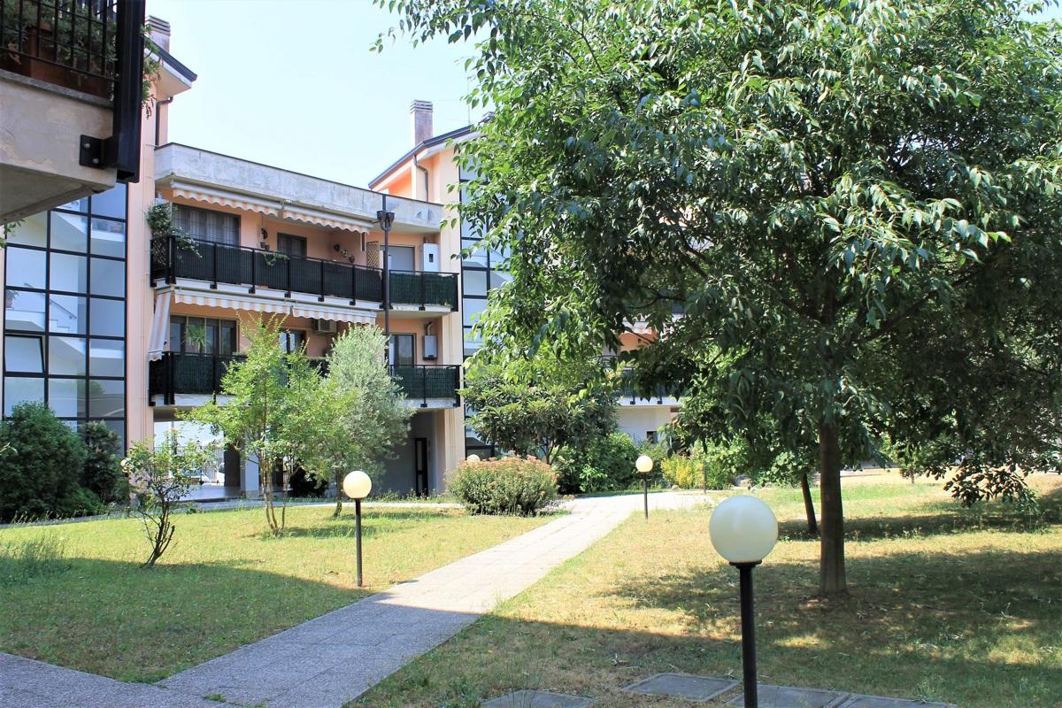 Appartamento in vendita a Caronno Pertusella