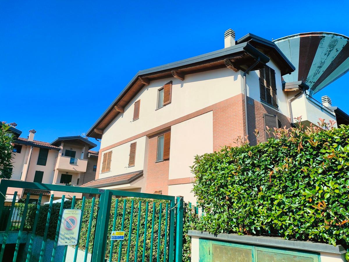 Appartamento in vendita a Caronno Pertusella
