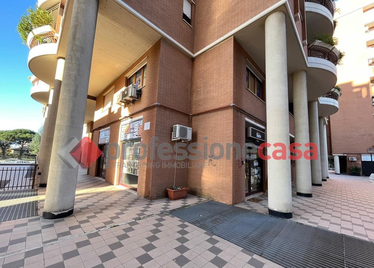 Negozio in vendita a Pomezia