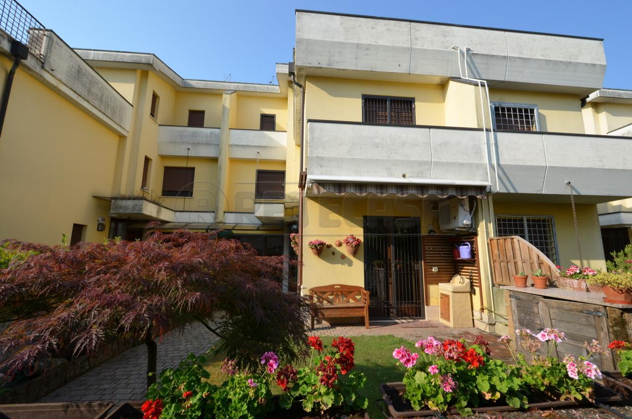 Villa a schiera in Via G d'Annunzio 6, Monticello Conte Otto
