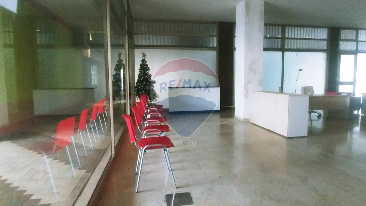 Negozio in vendita a Modena